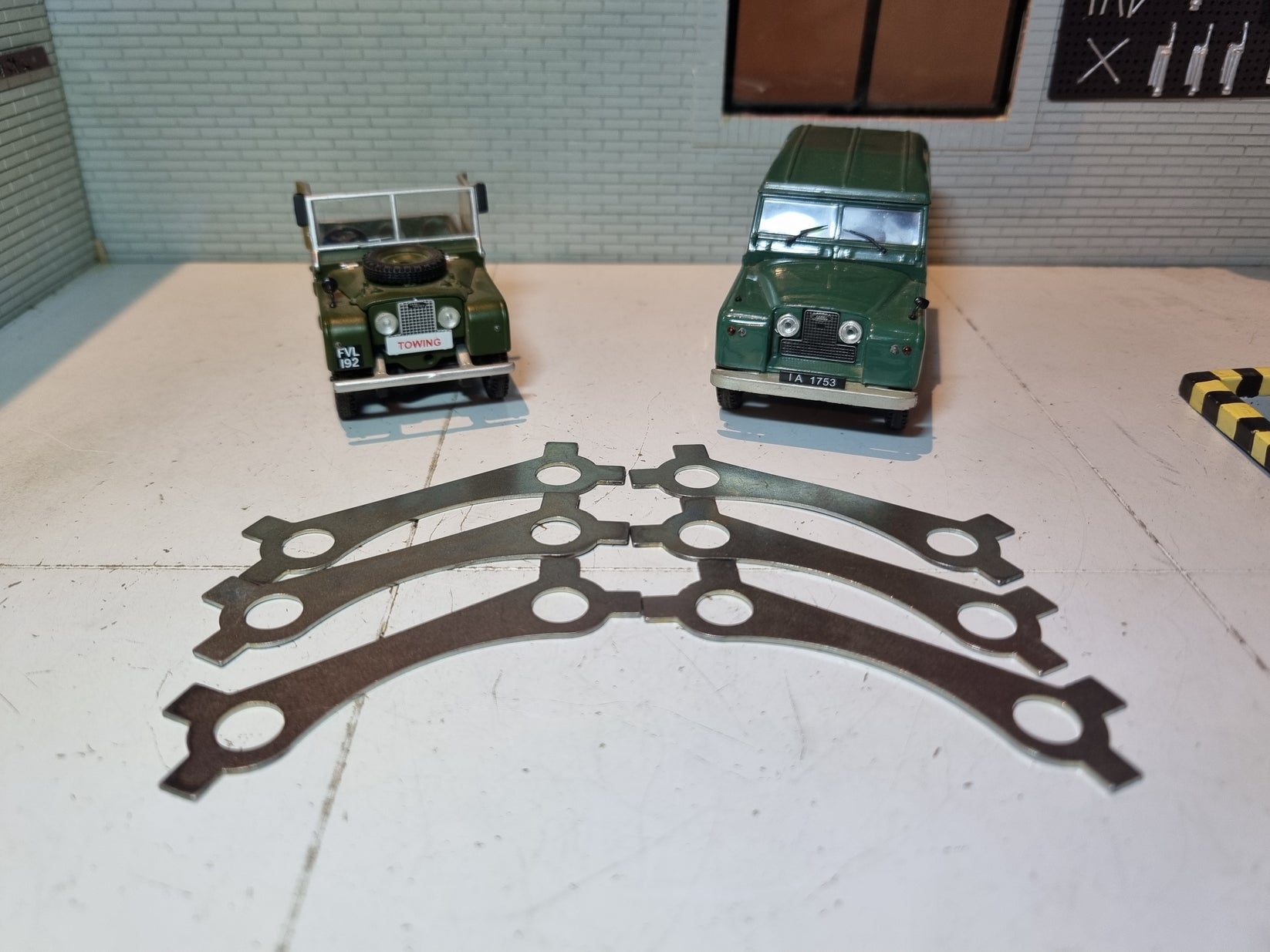 Land Rover Series 1 2 Locking Tabs Set For Differential – Emberton Imperial