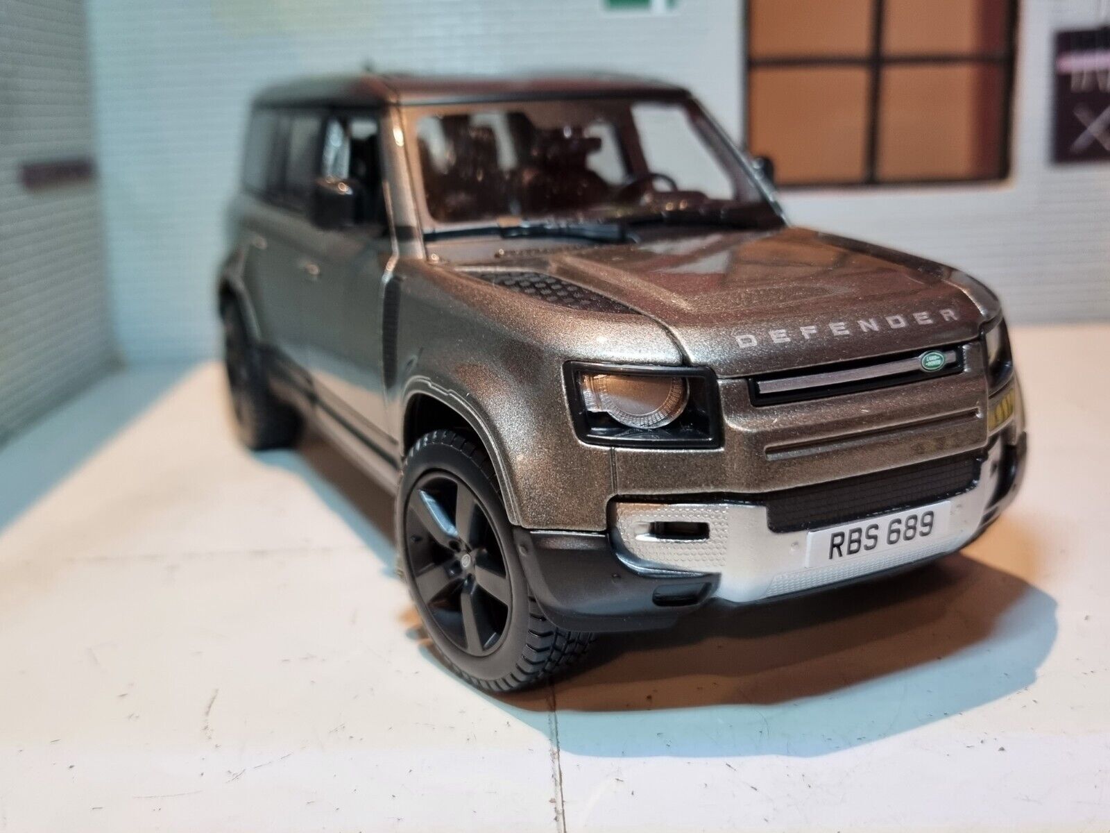 Land Rover 2022 Defender 110 21101 Bburago 1:24 – Emberton Imperial