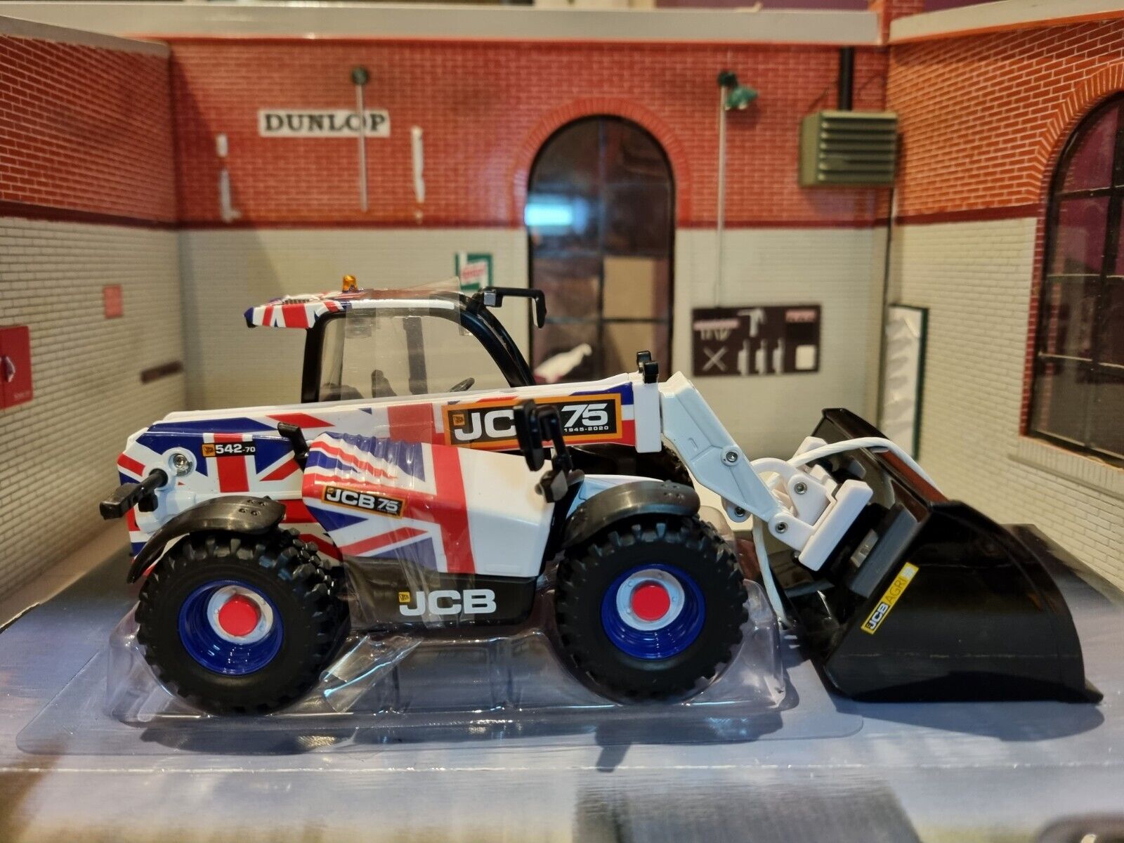 JCB Agripro Loadall 75 Year Anniversary 43317 Britains 1:32 – Emberton ...