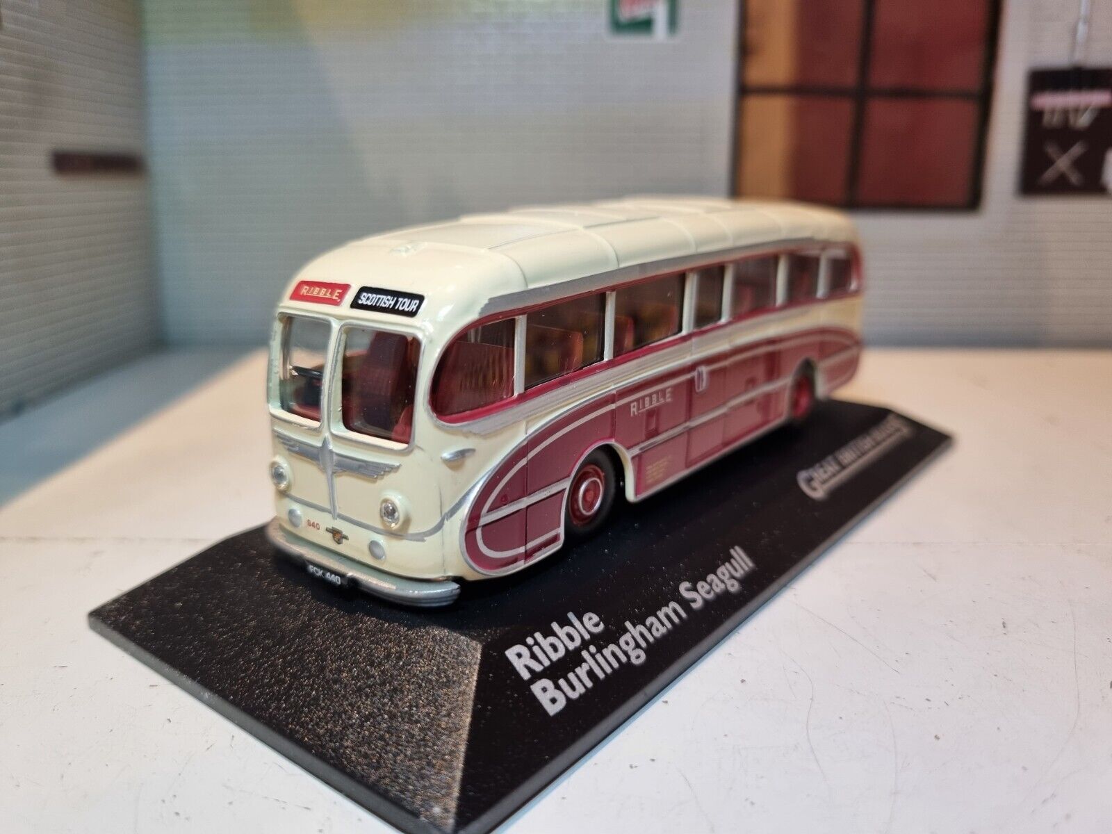 Burlingham Seagull Ribble Bus Coach 1:76 Atlas – Emberton Imperial
