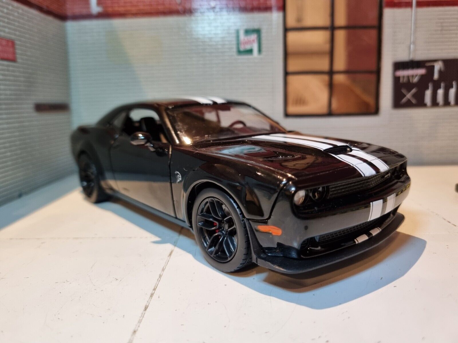 Dodge 2018 Challenger SRT Hellcat Widebody 79350 Motormax 1:24 ...