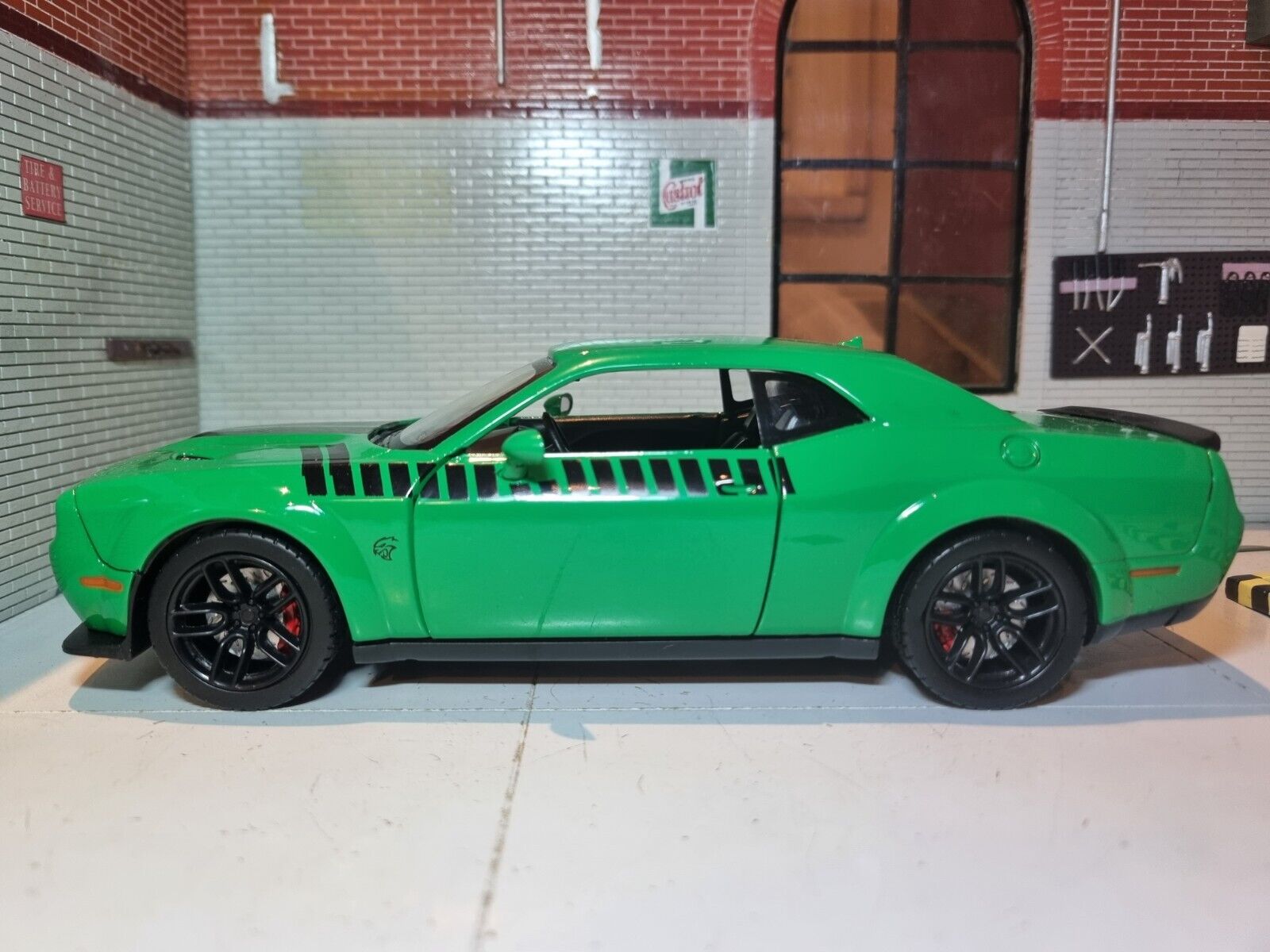 Dodge 2018 Challenger SRT Hellcat Widebody 73786 Motormax 1:24 ...