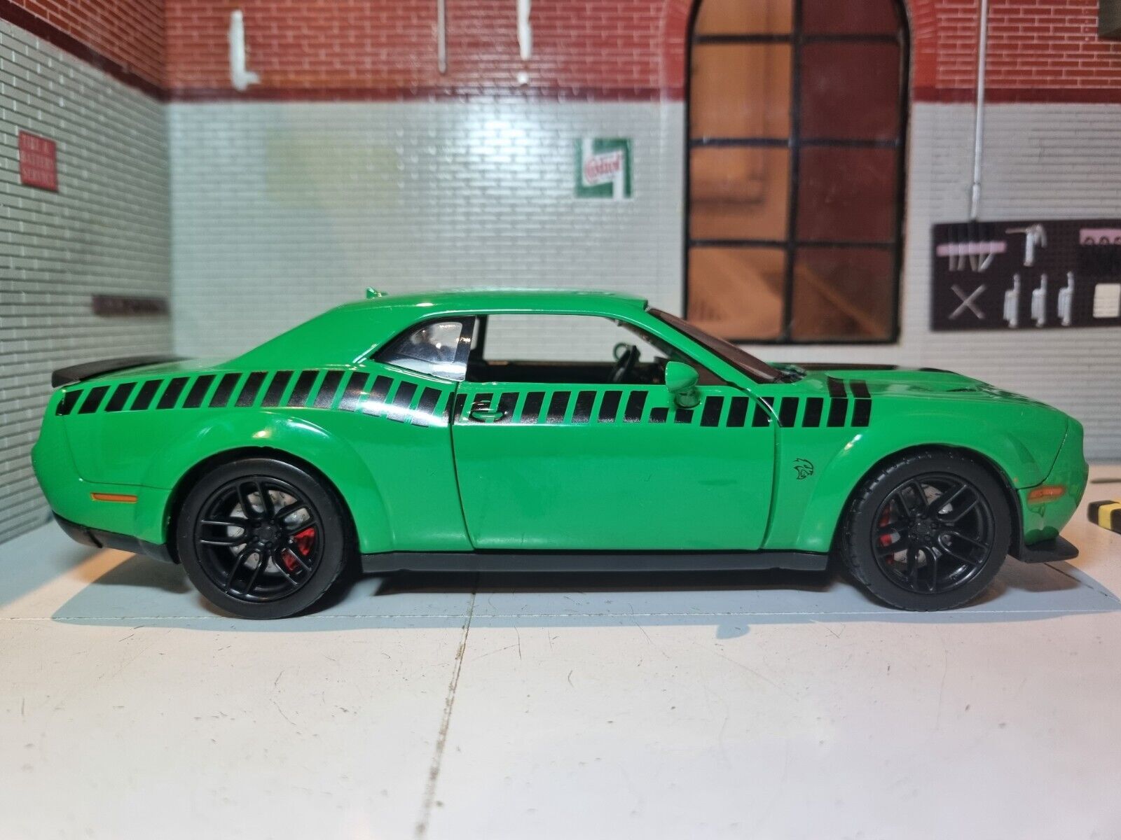 Dodge 2018 Challenger SRT Hellcat Widebody 73786 Motormax 1:24 ...
