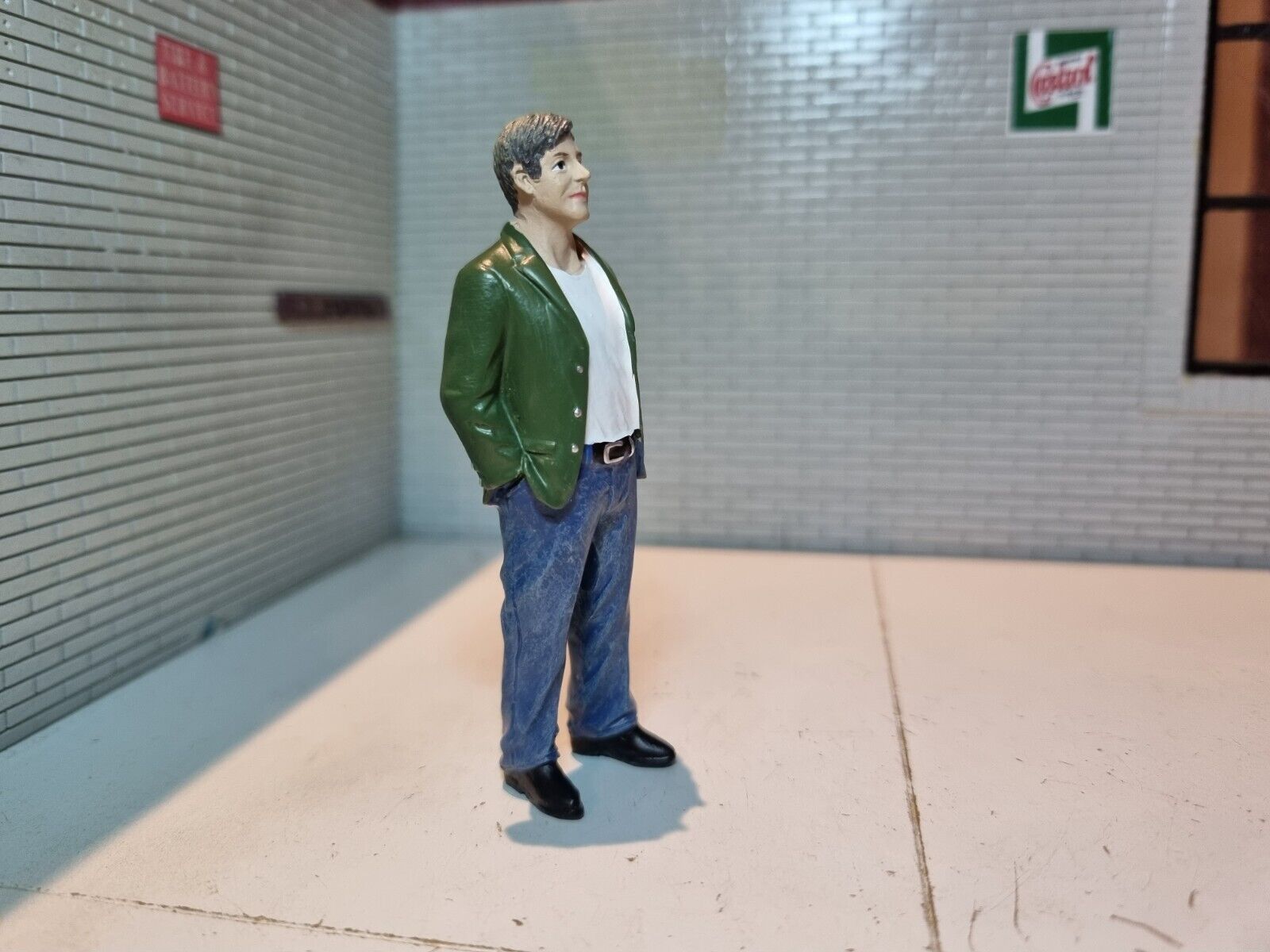 Man With Jeans & Jacket Painted Figure AD-77507 American Diorama 1:24 ...