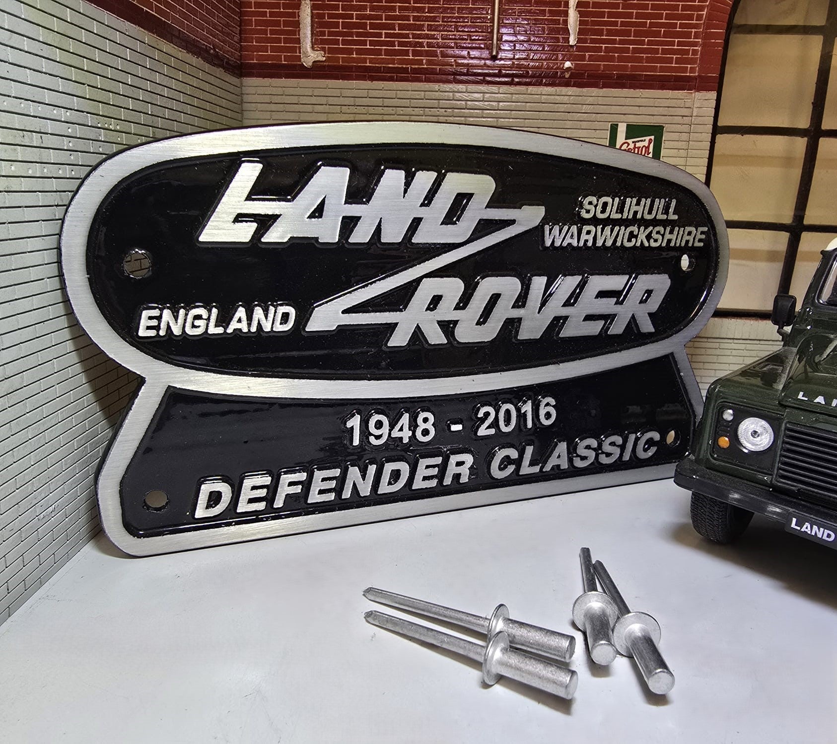 Land Rover Series, Defender Cast Tub Badges 332670 / STC3437 – Emberton ...