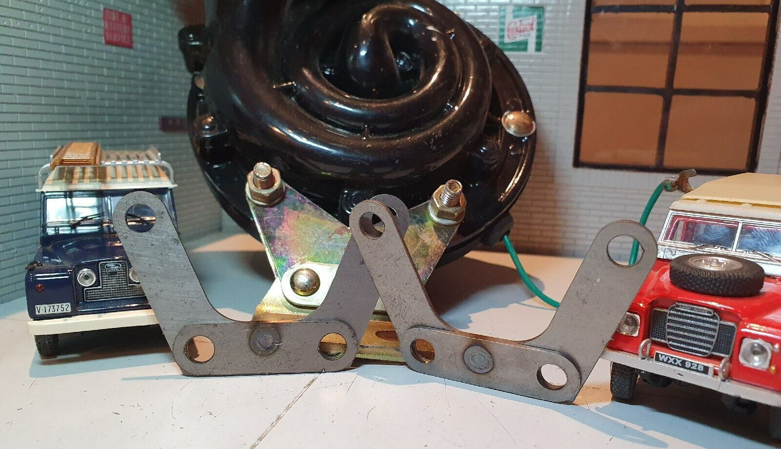 Lucas Snail Windtone Horn WT618 Spring Mount Bracket – Emberton Imperial