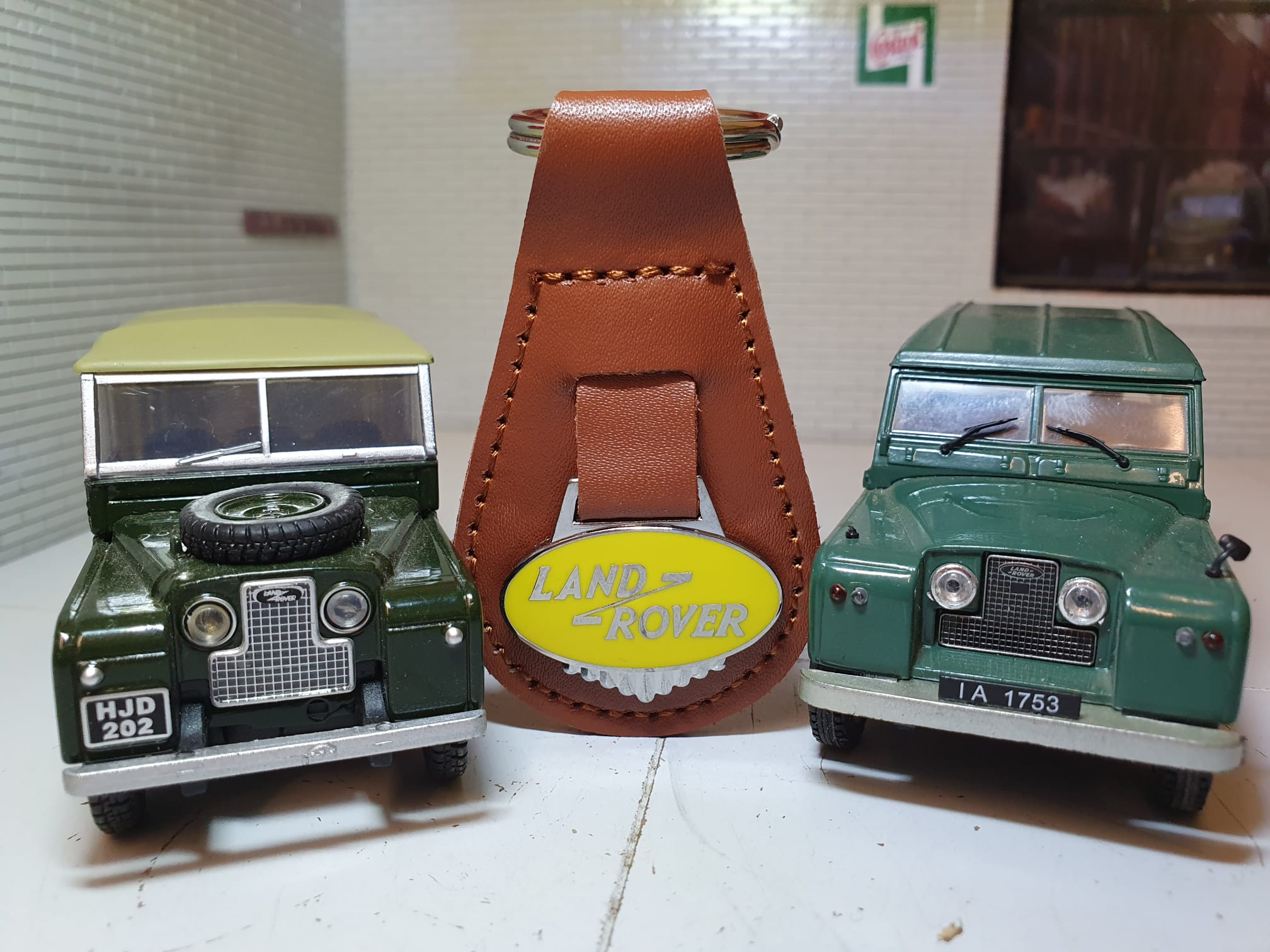 Land Rover Quality Enamel Brown Leather Key Ring – Emberton Imperial
