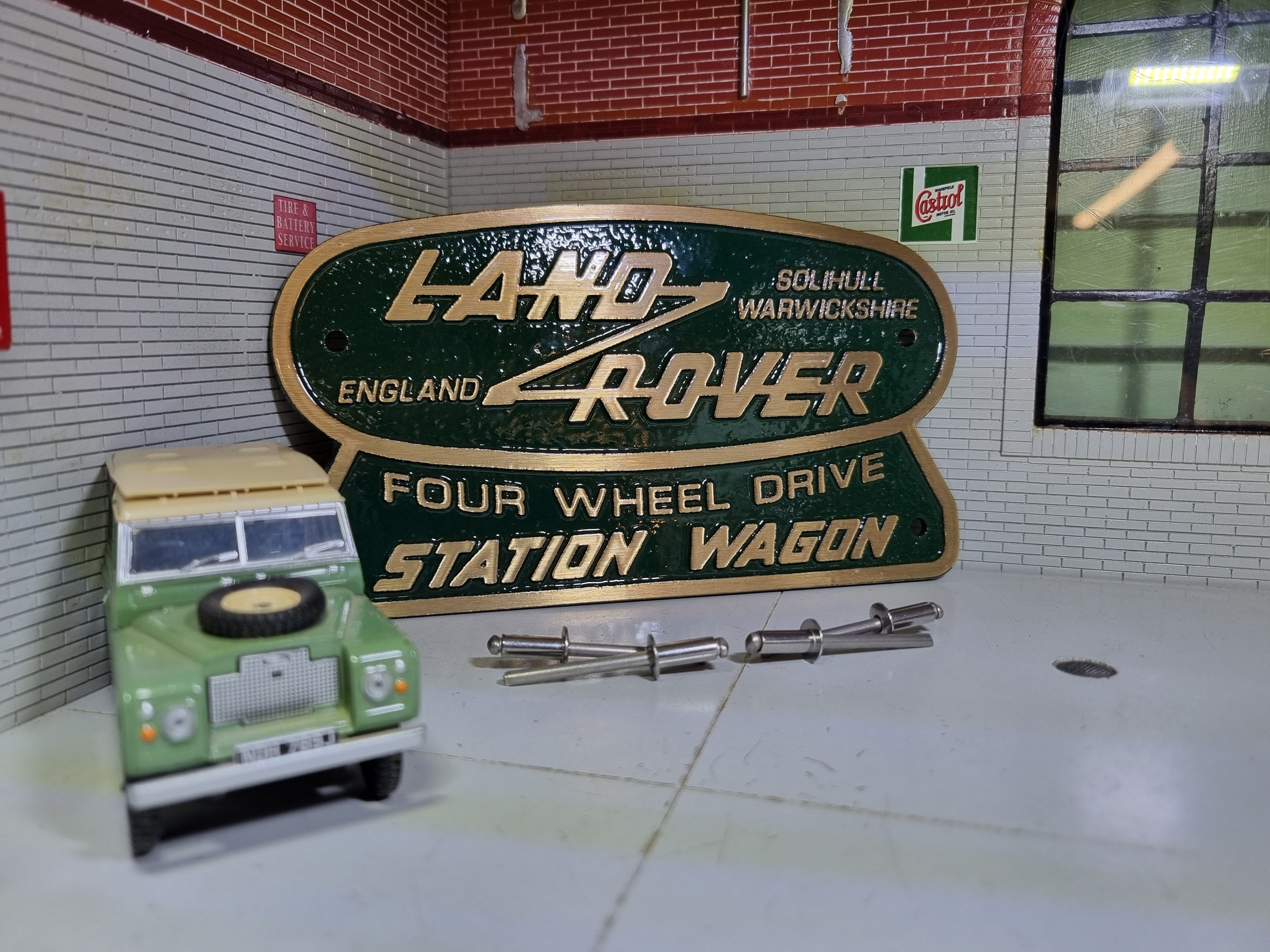 Land Rover Series, Defender Cast Tub Badges 332670 / STC3437 – Emberton ...