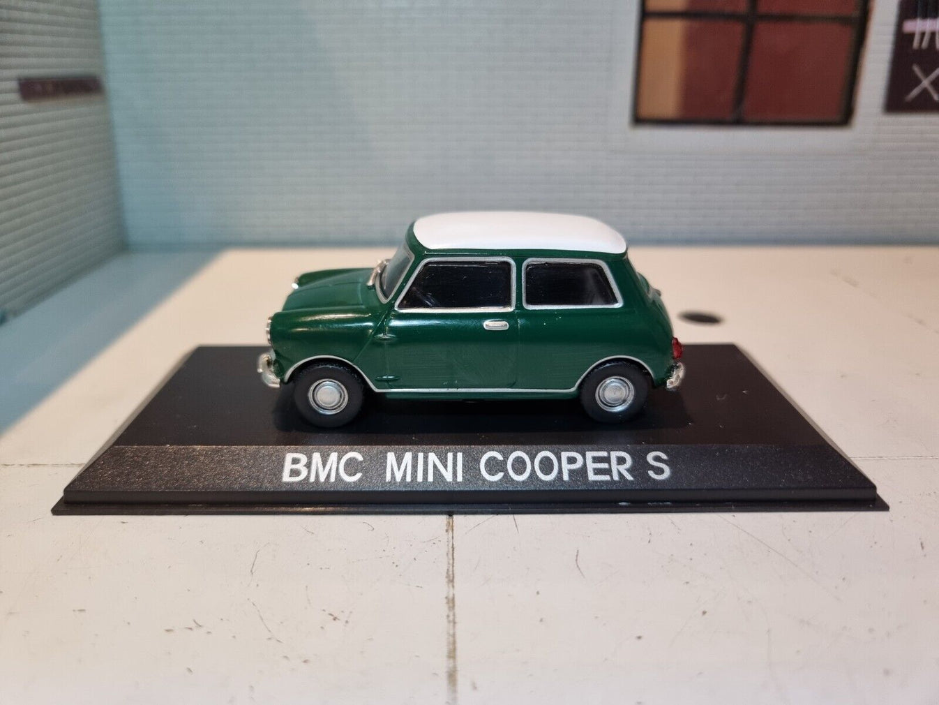 BMC 1959 Mini Cooper S Ex Magazine 1:43 – Emberton Imperial