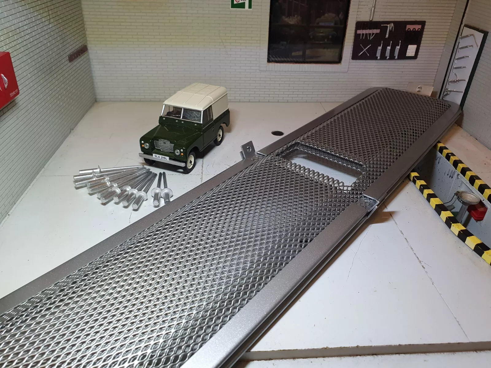 Land Rover Series 2a, 3 & Defender Bulkhead Vent Fly Screens 395185 ...