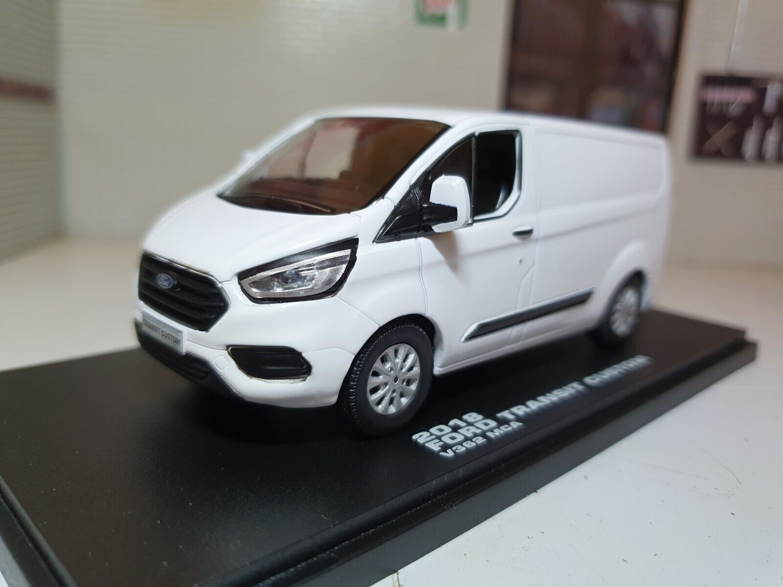 Ford 2018 Transit Custom 51275 Greenlight 1:43 – Emberton Imperial