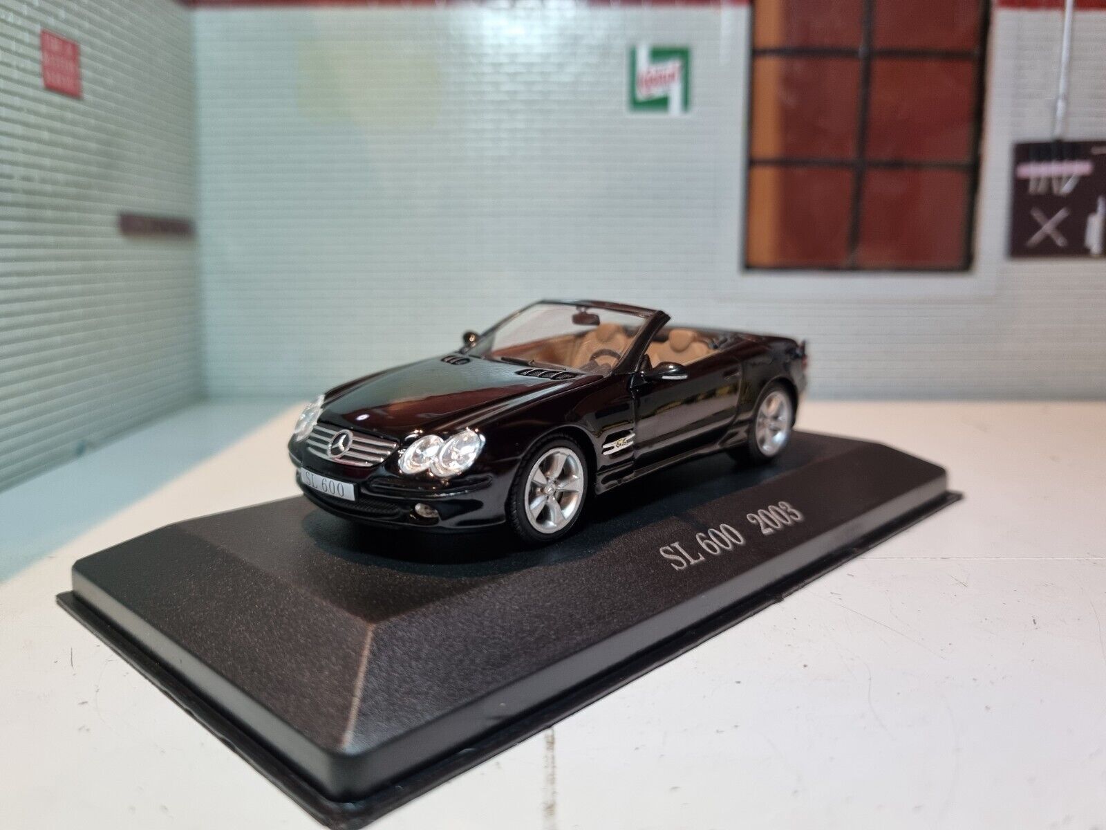 Mercedes 2003 SL600 Ex Magazine 1:43 – Emberton Imperial