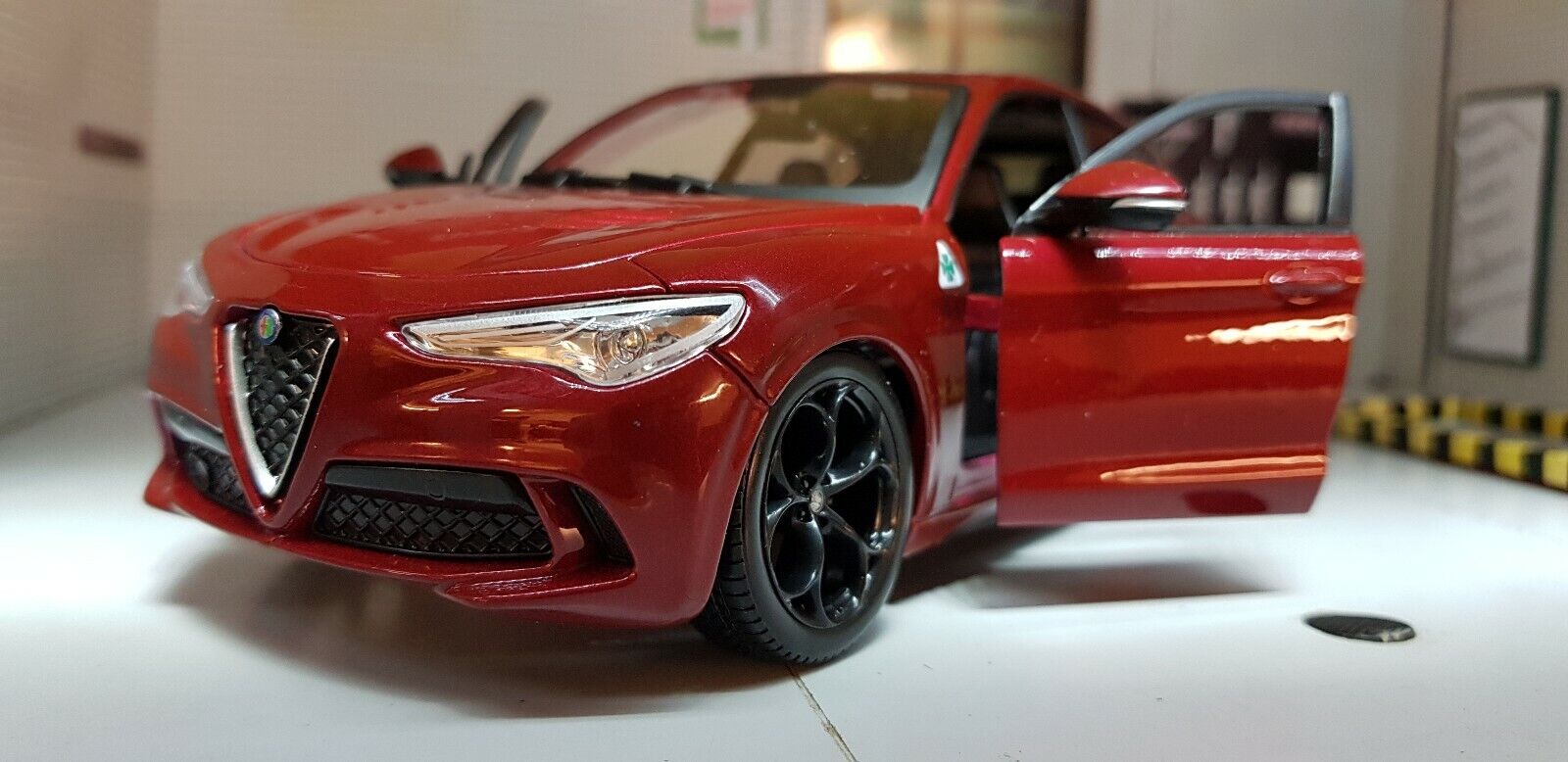 Alfa Romeo 2017 Stelvio V6 21086 Bburago 1:24 – Emberton Imperial