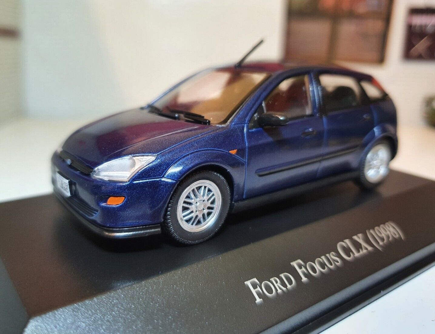 Ford 1998 Focus Mk2 CLX 5 24833 IXO 1:43 – Emberton Imperial