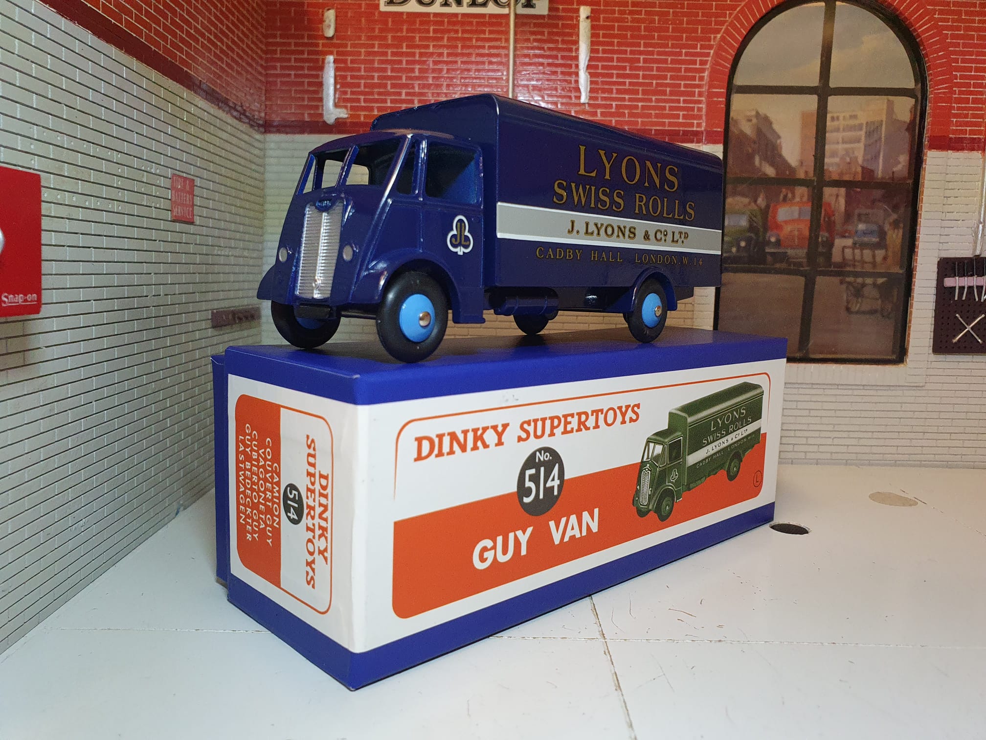 Guy Delivery Van #514 Dinky – Emberton Imperial