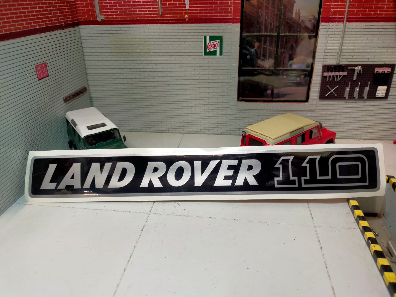 Land Rover Defender 110 V8 TDi Front Panel Bonnet Badge MUC2003 ...