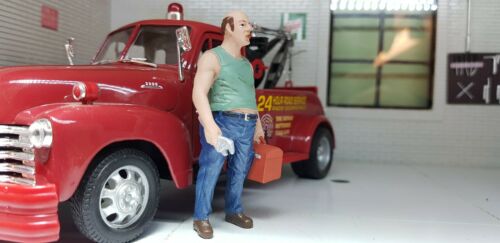 Workman Mechanic & Toolbox Figure Garage Workshop Diorama 1:24 Scale ...