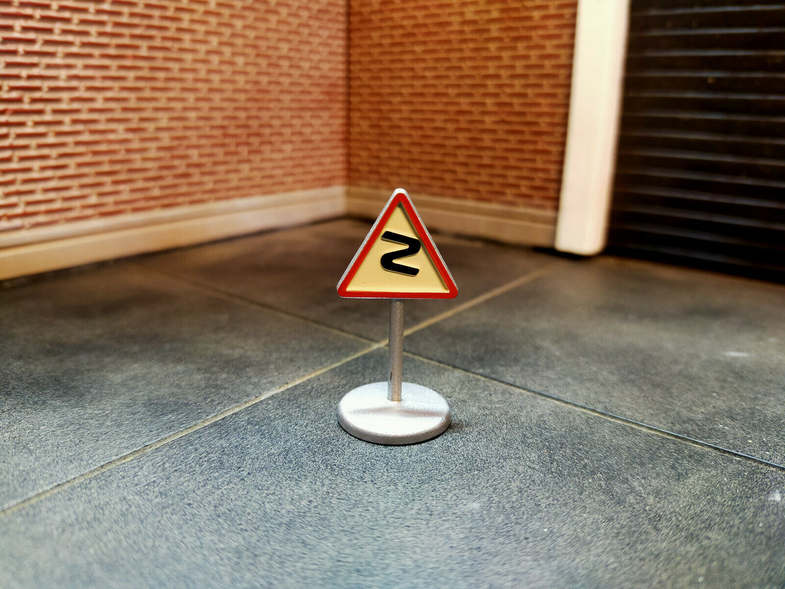 Road Signs Dinky #41 – Emberton Imperial